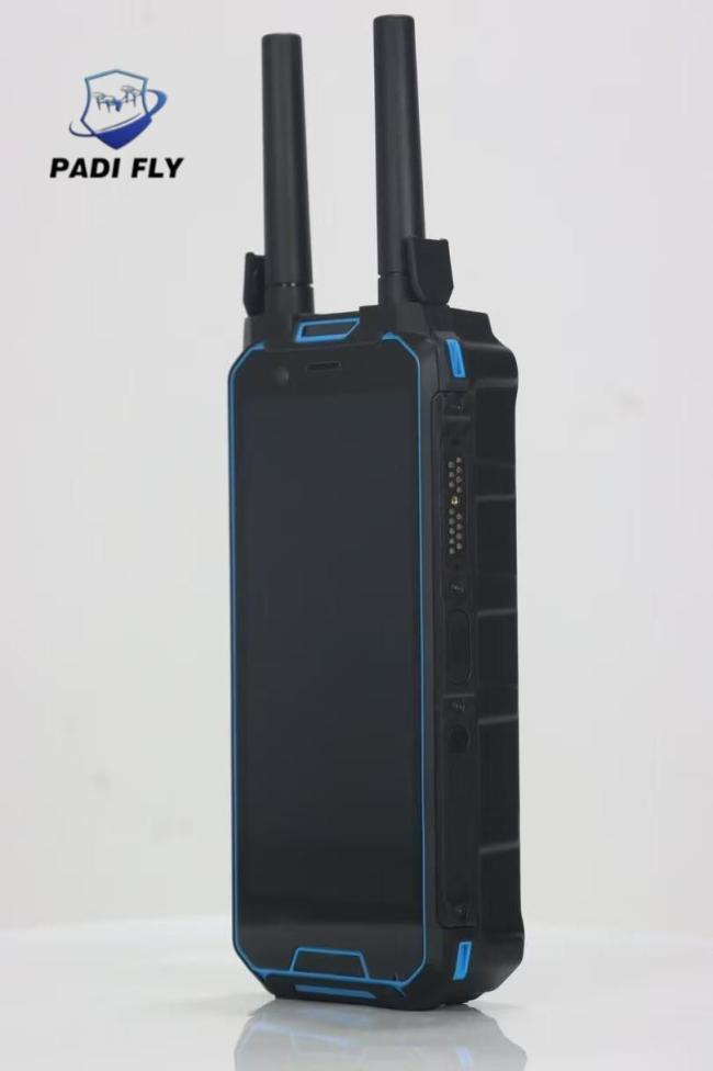 Handheld 2-3km 300-6000MHz Full Frequencies Drone Detector with Large Screen Displays Drone Positioning