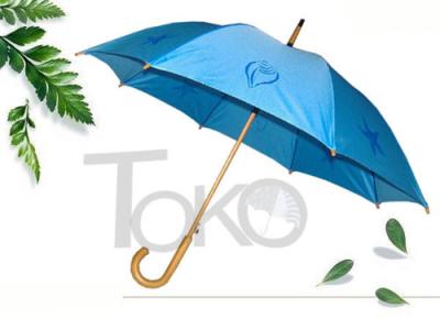Cina Idrorepellente diritto di legno dell'asse delle costole di legno della maniglia 8 dell'ombrello degli uomini blu in vendita