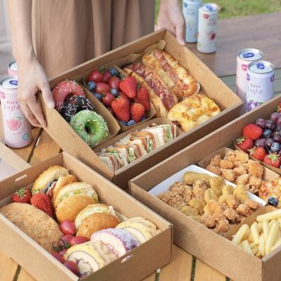 China Contenedores desechables de papel kraft para llevar de varios tamaños: cajas para ensaladas, pasteles, frutas y sushi con ventana transparente en venta