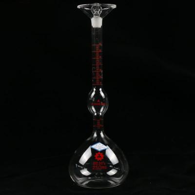 Китай Пикнометр боросиликатного стекла с бутылкой 5ml-1000ml удельного веса штепсельной вилки термометра продается