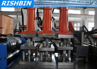 Cina Rotolo d'acciaio leggero della struttura d'acciaio di Batten del tetto della capriata che forma macchina con i fori di servizio in vendita