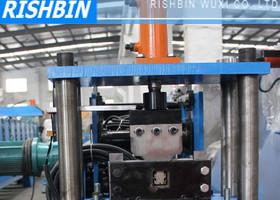 Cina la pagina dello scaffale dello scaffale dell'asse da 80 millimetri lamina a freddo la formazione della macchina con la taglierina estiguuta del Cr 12 in vendita