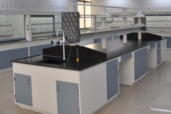 Cina Posto di lavoro della mobilia del laboratorio della scuola della lamiera sottile di alta qualità integrato con la porta ed il cassetto in vendita