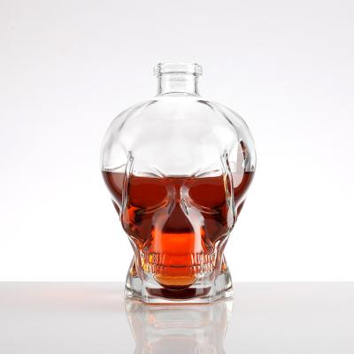 Cina 500 ml di bottiglia Skull con tappo Aggiungi un tocco di raffinatezza al tuo armadietto liquori in vendita