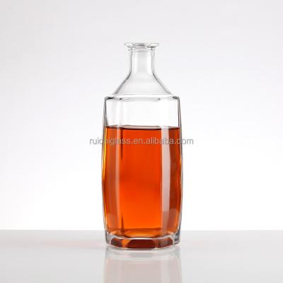Cina Stampaggio a caldo 500ml 700ml 750ml Bottiglia vuota a forma di liquore con tappo disegno personalizzato in vendita