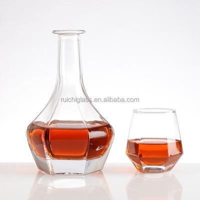 Cina 500 ml 750 ml Bottiglia a forma di lusso con tappo Realizzata in vetro Super Flint in vendita