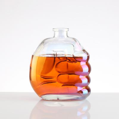 Cina Custom Make Mini Size 50ml 100ml Bottiglia di liquore di vetro rotonda e quadrata con tappo a vite in vendita