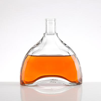 Cina Personalizza Tipo di sigillamento Bottiglie di vetro in forma di alfabeto inglese in un design unico in vendita