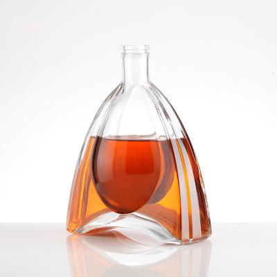 Cina Bottiglia di vetro di vodka di design personalizzato con materiale di colletto in plastica di alluminio PP Perfetto in vendita