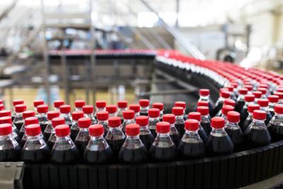 Cina 33cl ha carbonatato l'imbottigliatrice di riempimento della bibita in vendita