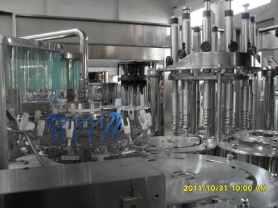 Cina Macchina di rifornimento elettrica del succo della pesca dell'acciaio inossidabile per la bevanda che imballa 3 in 1 riempimento a caldo in vendita