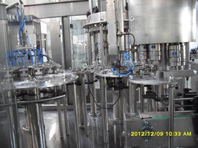 China 3 in 1 Monoblock-heißer Milch-Füllmaschine 4000 - 6000 BPH-Flaschen-füllender Ausrüstung zu verkaufen