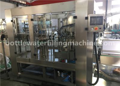 China Máquina de engarrafamento plástica 2000-4000BPH da água potável do animal de estimação do tampão de parafuso 0.2-2L à venda