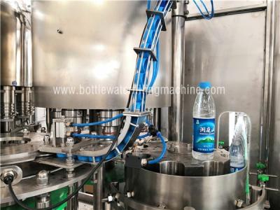 China Máquina de engarrafamento automática 3 da água potável em 1 equipamento de engarrafamento de Monoblock à venda