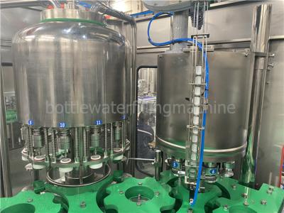 中国 2000BPH 2000MLJuiceのガラス ビンの満ちるおおう機械 販売のため