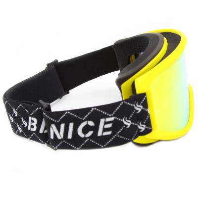 Chine Anti lunettes de Fogsnow de couleur jaune, verres de ski respirables pour des sports en plein air à vendre