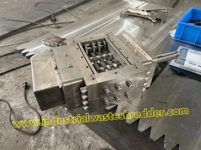 China Kleine Hausmüllschredder aus Edelstahl,Anpassung von Edelstahlblechen für die Doppelwellen-Schreddermaschine zu verkaufen