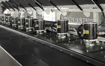 Efficient hot air circulation heating system with stable thermal efficiency