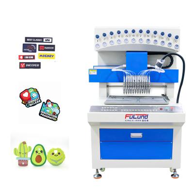 Cina Factory automatic pvc silicone drip mold patches machine for make shoe sole slipper phone case key chain glue dispenser in vendita