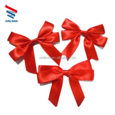L'arc de ruban de satin rouge artisanal pour l'emballage de cadeaux B2B élève votre jeu de présentation