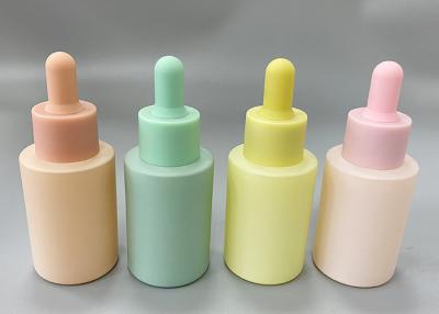 中国 無光沢のピンクの曇らされた30mlガラス点滴器は化粧品の血清のためにびん詰めにする 販売のため
