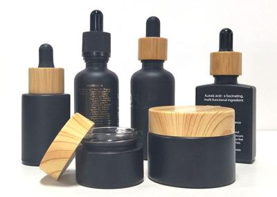 Cina Bottiglia di vetro del contagoccia del nero dell'olio essenziale da 100 ml con i coperchi di bambù in vendita