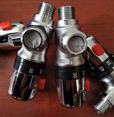 Chine Vanne thermostatique de mélange de l'eau réglable de laiton de valve pour le chauffe-eau solaire à vendre
