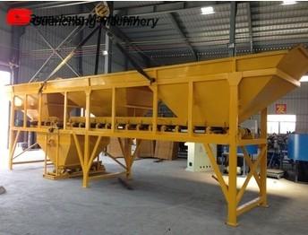 Cina Batcher concreto del disegno professionale con 1200L per la pianta di miscela di calcestruzzo in vendita