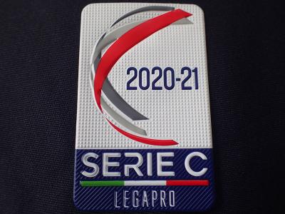 China 3D Heat Transfer Clothing Labels Different Thickness Custom Embossed Badge for sale