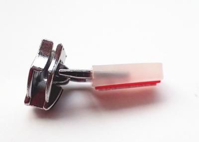 Cina OEM iniezione o tiratore di cerniera di plastica con effetto 3D di vestiti e borse in vendita