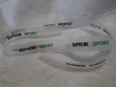 Cina Logo personalizzato etichetta in gomma in rilievo / cerotto in PVC per copricapo in vendita
