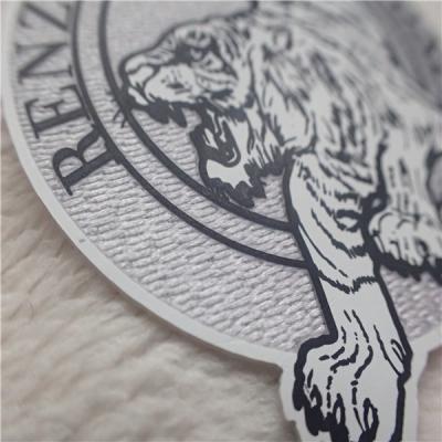 Cina Patch di abbigliamento personalizzati OEKO Forma irregolare Logo del tigre Trasferimento di calore in silicio Tatami Flocking in vendita