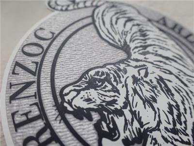 Cina Patch di abbigliamento personalizzati OEKO Forma irregolare Logo del tigre Trasferimento di calore in silicio Tatami Flocking in vendita