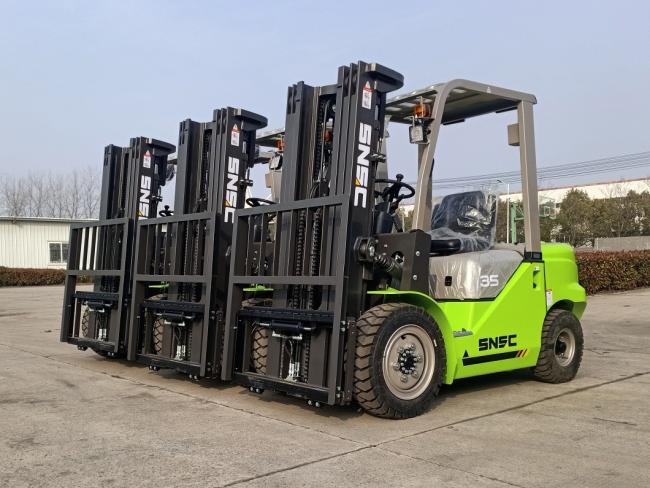 Triplex Mast 3.5 Tons Diesel Forklift with 4500mm Lifting Height