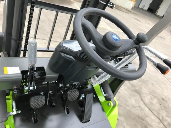Fd40 Isuzu Engine 4ton Standard Diesel Forklift Price