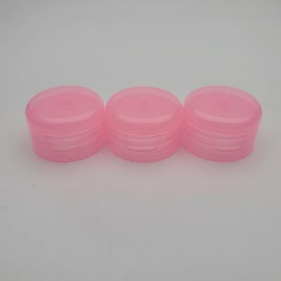 中国 32のMMのシャンプーのびんのプラスチック フリップ上の帽子のピンクのローションのビンの王冠 販売のため