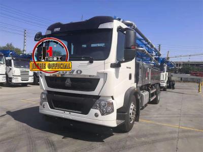 China Flexible en energiebesparende JIUHE 30 m betonpomptruck met HOWO-chassis Te koop
