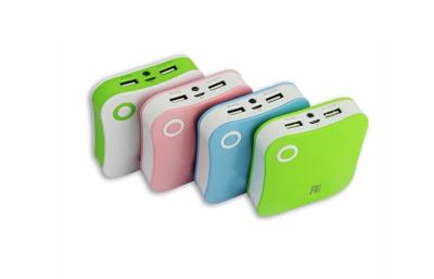 中国 高容量のピンクの倍 USB 力銀行携帯用電池 4 18650 個の細胞 販売のため