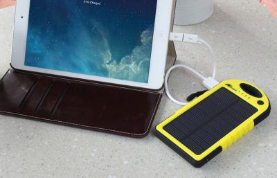 中国 防水移動式小型 USB の携帯用充電器李ポリマー二重 USB/マイクロ港 販売のため