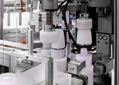Cina Tappatrice intermittente dell'imbottigliamento di modo per alta precisione del liquido della lozione in vendita