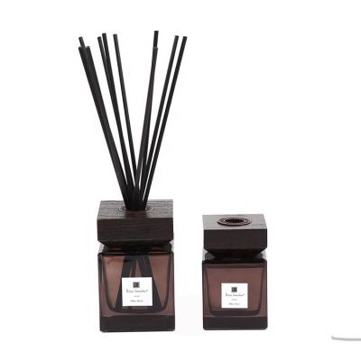 Cina cappuccio di legno di Reed Diffuser Glass Bottle With del quadrato di lusso di 100ml 200ml in vendita