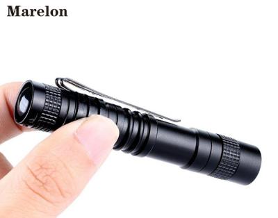 中国 屋外LEDの緊急の懐中電燈レーザーは夜照明のためのロゴを刻みます 販売のため