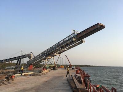 China Mobile Radial stacker boom conveyor For Bulk Materials Handling for sale