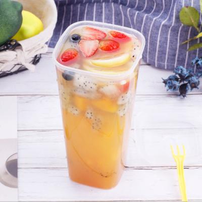 Cina Bubble Tea Plastic Cup With Lid And Fork Square Cup Disposable For Fruit Tea 960ml Boba Drinking Cups in vendita