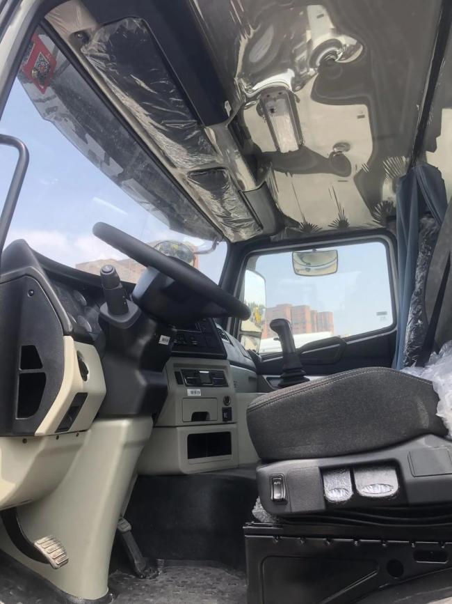 Tractor Truck with Heavy Duty Trucks Hot Sale for Terminal Container Transport