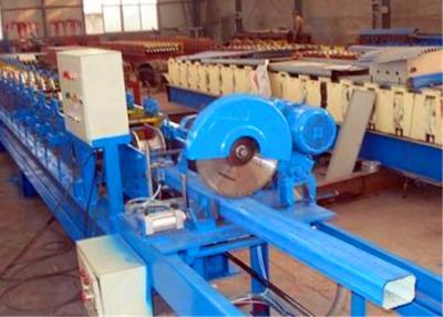 Cina Rotolo di derivazione della discesa di colata della grondaia del becco che forma fabbricazione del dado della macchina in vendita