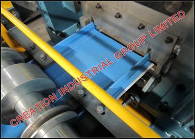 China Rollo de aluminio/de acero del panel del tejado de Selflock que forma la máquina con 3 toneladas de Decoiler en venta