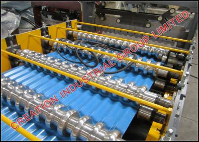China Rollo de aluminio/de acero del panel del tejado que forma la máquina con 5 toneladas de Uncoiler hidráulico auto en venta