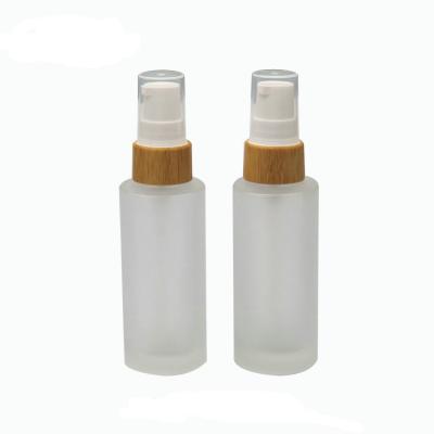 Κίνα 100ml παγωμένο μπουκάλι γυαλιού με την καλλυντική φροντίδα δέρματος εμπορευματοκιβωτίων τονωτικού αντλιών μπαμπού προς πώληση