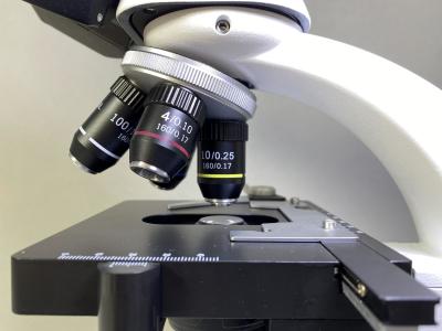 China 1000X Monocular Biological Microscope With Dark Field Polarizing Options for sale